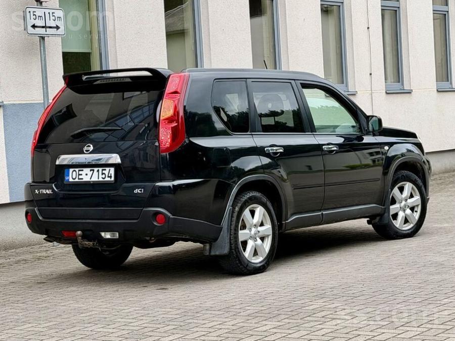 Black Nissan X-Trail 2009 in Jelgava, with an engine capacity of 2.00 L and mileage of 286 thousand km for 3800 €, photo 3 on AUTOMOTO.COM.LV