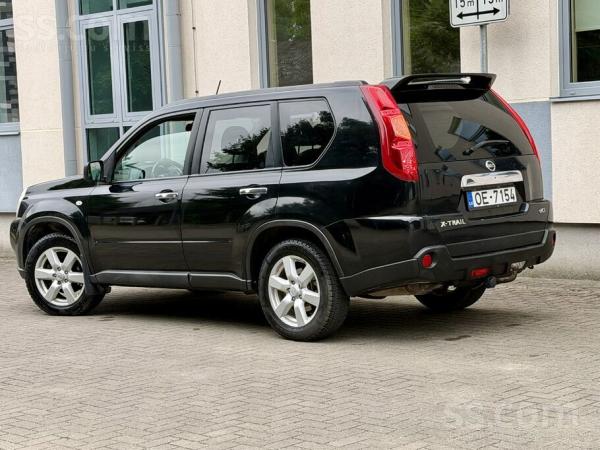 Black Nissan X-Trail 2009 in Jelgava, with an engine capacity of 2.00 L and mileage of 286 thousand km for 3800 €, photo 4 on AUTOMOTO.COM.LV