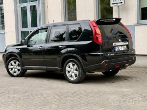 Black Nissan X-Trail 2009 in Jelgava, with an engine capacity of 2.00 L and mileage of 286 thousand km for 3800 €, photo 5 on AUTOMOTO.COM.LV