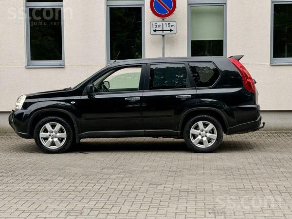 Black Nissan X-Trail 2009 in Jelgava, with an engine capacity of 2.00 L and mileage of 286 thousand km for 3800 €, photo 5 on AUTOMOTO.COM.LV