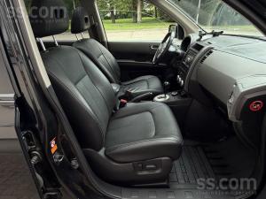 Black Nissan X-Trail 2009 in Jelgava, with an engine capacity of 2.00 L and mileage of 286 thousand km for 3800 €, photo 8 on AUTOMOTO.COM.LV