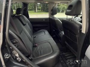 Black Nissan X-Trail 2009 in Jelgava, with an engine capacity of 2.00 L and mileage of 286 thousand km for 3800 €, photo 9 on AUTOMOTO.COM.LV