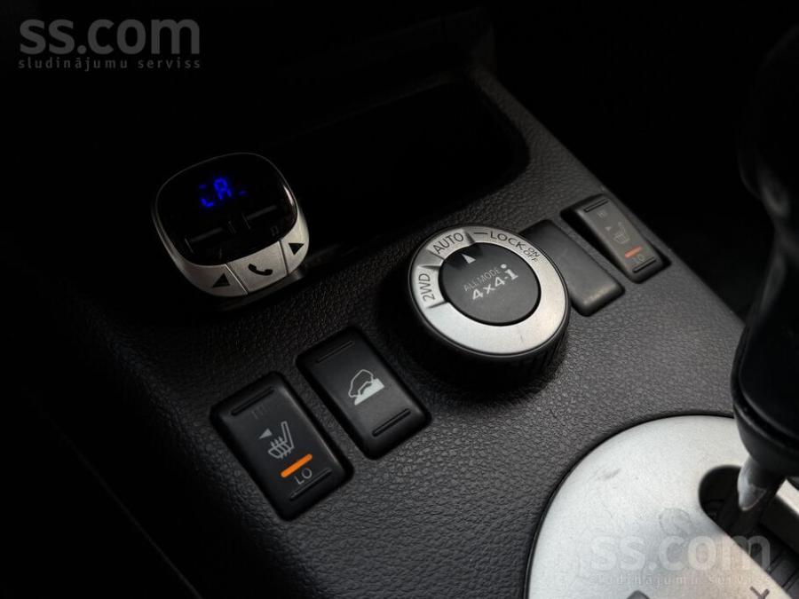 Black Nissan X-Trail 2009 in Jelgava, with an engine capacity of 2.00 L and mileage of 286 thousand km for 3800 €, photo 13 on AUTOMOTO.COM.LV