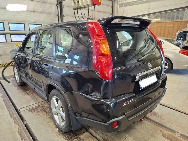 Melns Nissan X-Trail 2009 Tauragė, ar dzinēja tilpumu 2.49 L un nobraukumu 200 tūkst. km par 1200 €, foto 3 vietnē AUTOMOTO.COM.LV