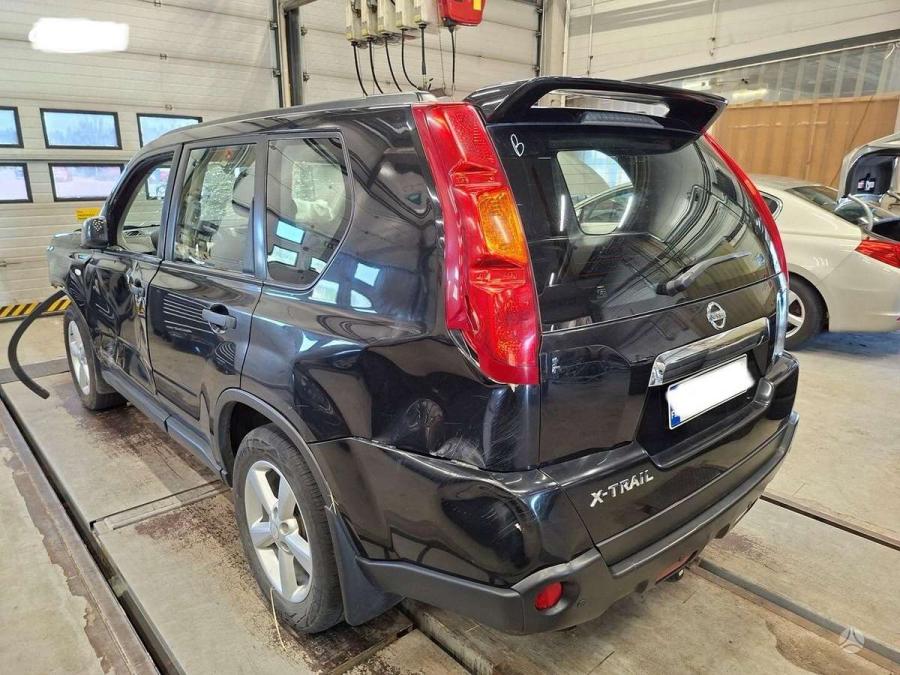 Melns Nissan X-Trail 2009 Tauragė, ar dzinēja tilpumu 2.49 L un nobraukumu 200 tūkst. km par 1200 €, foto 4 vietnē AUTOMOTO.COM.LV