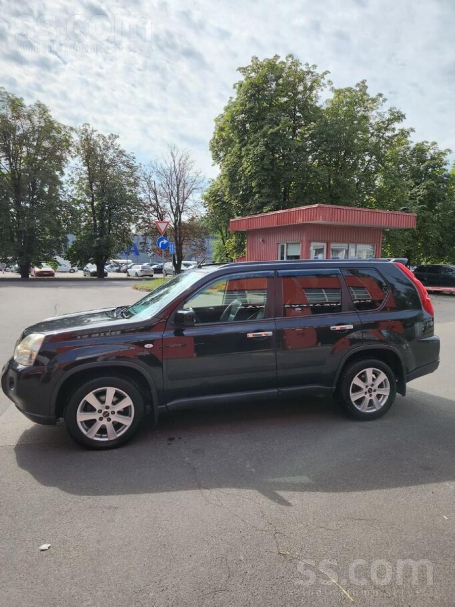 Black Nissan X-Trail 2009 in Riga, with an engine capacity of 2.00 L and mileage of 335 thousand km for 5250 €, photo 4 on AUTOMOTO.COM.LV