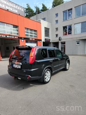 Black Nissan X-Trail 2009 in Riga, with an engine capacity of 2.00 L and mileage of 335 thousand km for 5250 €, photo 6 on AUTOMOTO.COM.LV
