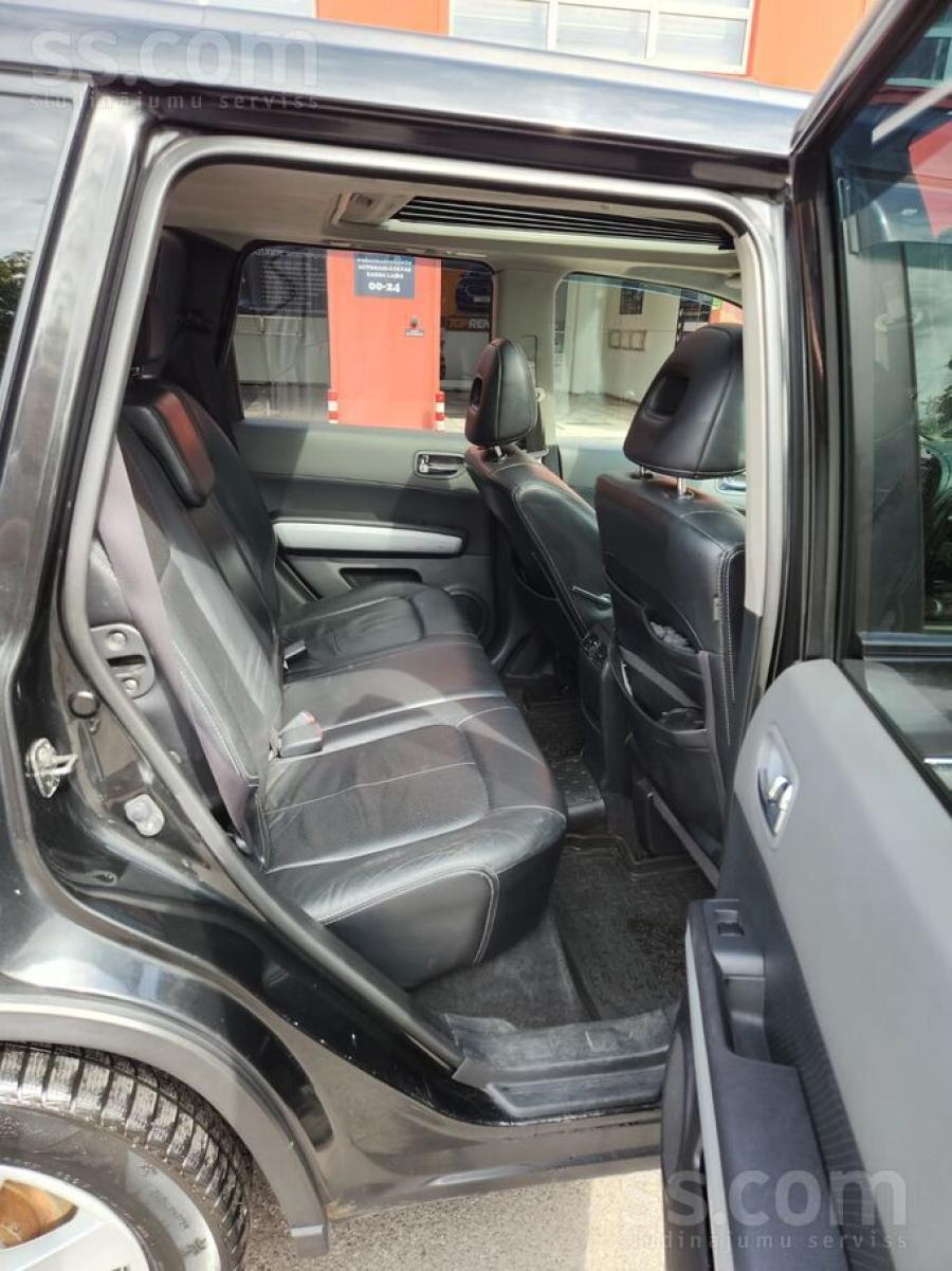 Black Nissan X-Trail 2009 in Riga, with an engine capacity of 2.00 L and mileage of 335 thousand km for 5250 €, photo 9 on AUTOMOTO.COM.LV