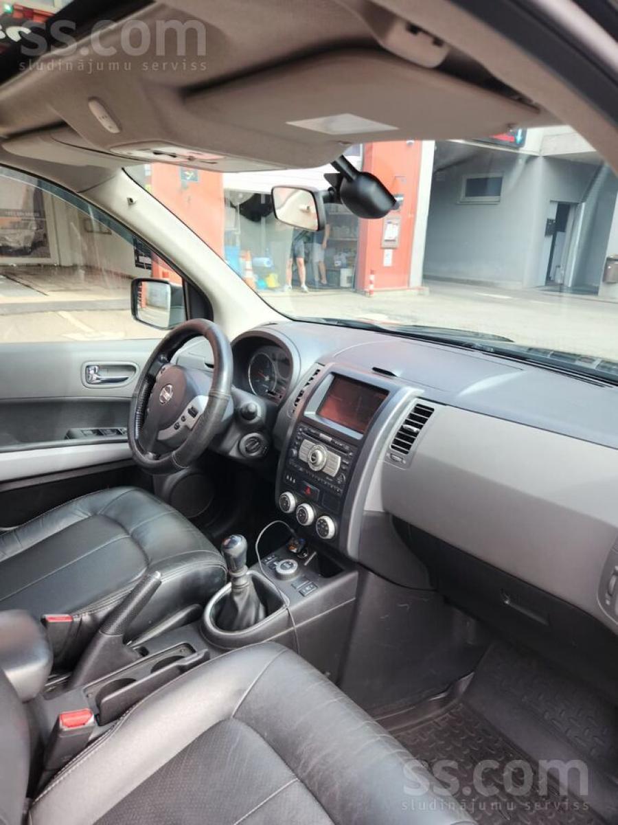 Black Nissan X-Trail 2009 in Riga, with an engine capacity of 2.00 L and mileage of 335 thousand km for 5250 €, photo 10 on AUTOMOTO.COM.LV