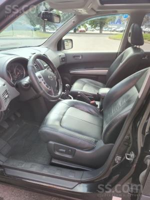 Black Nissan X-Trail 2009 in Riga, with an engine capacity of 2.00 L and mileage of 335 thousand km for 5250 €, photo 11 on AUTOMOTO.COM.LV
