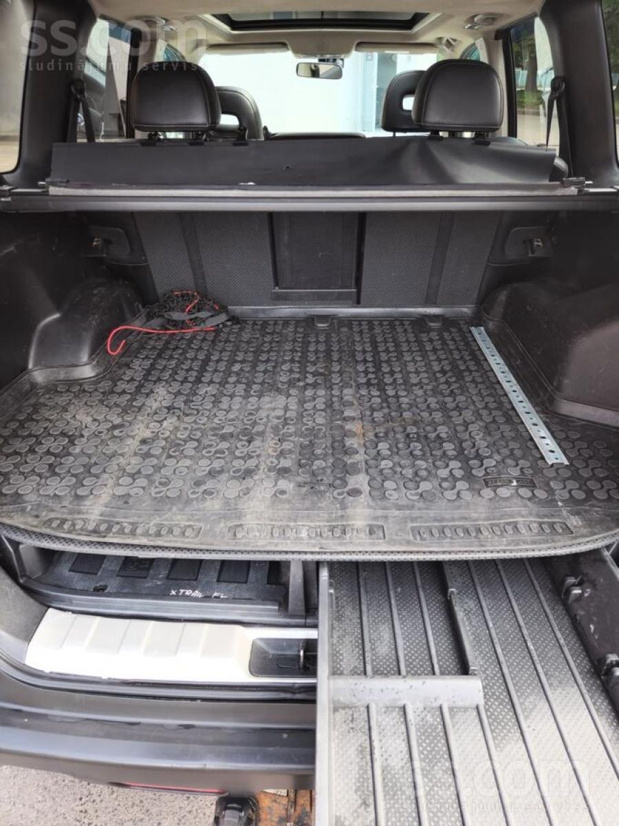 Black Nissan X-Trail 2009 in Riga, with an engine capacity of 2.00 L and mileage of 335 thousand km for 5250 €, photo 15 on AUTOMOTO.COM.LV