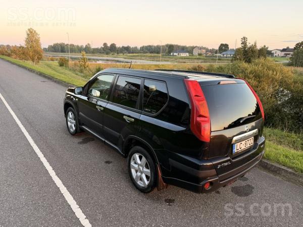 Black Nissan X-Trail 2009 in Riga, with an engine capacity of 2.00 L and mileage of 383 thousand km for 3500 €, photo 4 on AUTOMOTO.COM.LV