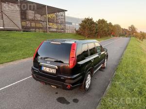 Black Nissan X-Trail 2009 in Riga, with an engine capacity of 2.00 L and mileage of 383 thousand km for 3500 €, photo 5 on AUTOMOTO.COM.LV