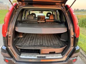 Black Nissan X-Trail 2009 in Riga, with an engine capacity of 2.00 L and mileage of 383 thousand km for 3500 €, photo 6 on AUTOMOTO.COM.LV