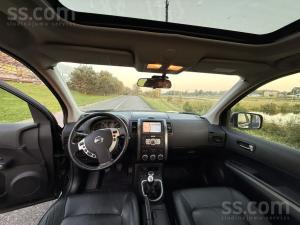 Black Nissan X-Trail 2009 in Riga, with an engine capacity of 2.00 L and mileage of 383 thousand km for 3500 €, photo 7 on AUTOMOTO.COM.LV