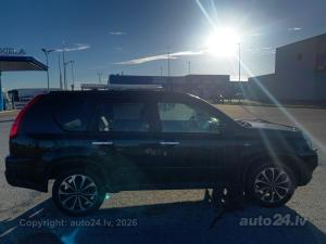 Black Nissan X-Trail 2010 in Tallinn, with an engine capacity of 2.00 L and mileage of 240 thousand km for 8000 €, photo 3 on AUTOMOTO.COM.LV
