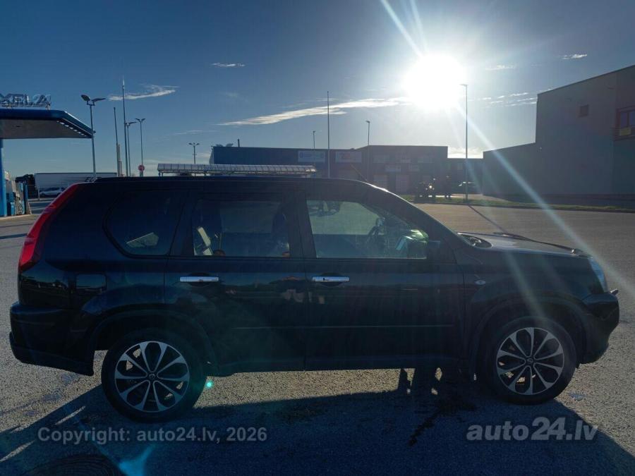 Black Nissan X-Trail 2010 in Tallinn, with an engine capacity of 2.00 L and mileage of 240 thousand km for 8000 €, photo 3 on AUTOMOTO.COM.LV