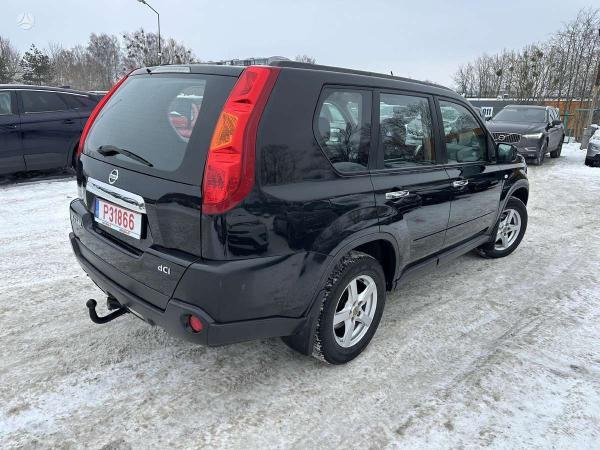 Black Nissan X-Trail 2010 in Alytus, with an engine capacity of 2.00 L and mileage of 279 thousand km for 6900 €, photo 3 on AUTOMOTO.COM.LV
