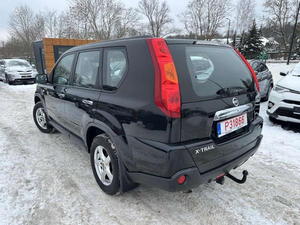 Black Nissan X-Trail 2010 in Alytus, with an engine capacity of 2.00 L and mileage of 279 thousand km for 6900 €, photo 4 on AUTOMOTO.COM.LV