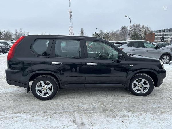 Black Nissan X-Trail 2010 in Alytus, with an engine capacity of 2.00 L and mileage of 279 thousand km for 6900 €, photo 5 on AUTOMOTO.COM.LV