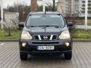 Black Nissan X-Trail 2010 in Jekabpils, with an engine capacity of 2.00 L and mileage of 278 thousand km for 6800 €, photo 5 on AUTOMOTO.COM.LV