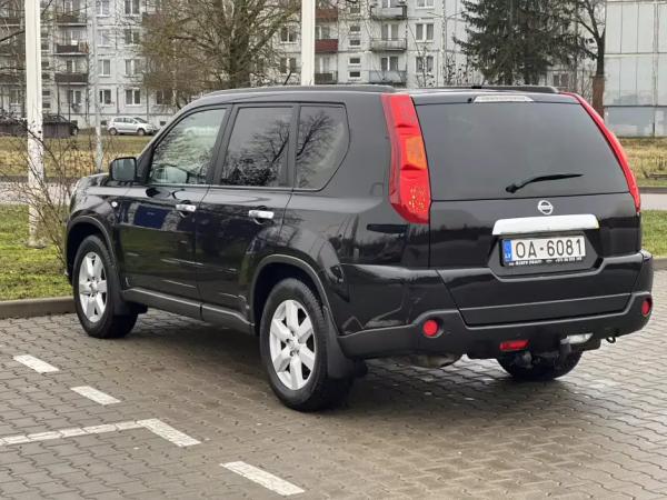 Black Nissan X-Trail 2010 in Jekabpils, with an engine capacity of 2.00 L and mileage of 278 thousand km for 6800 €, photo 6 on AUTOMOTO.COM.LV
