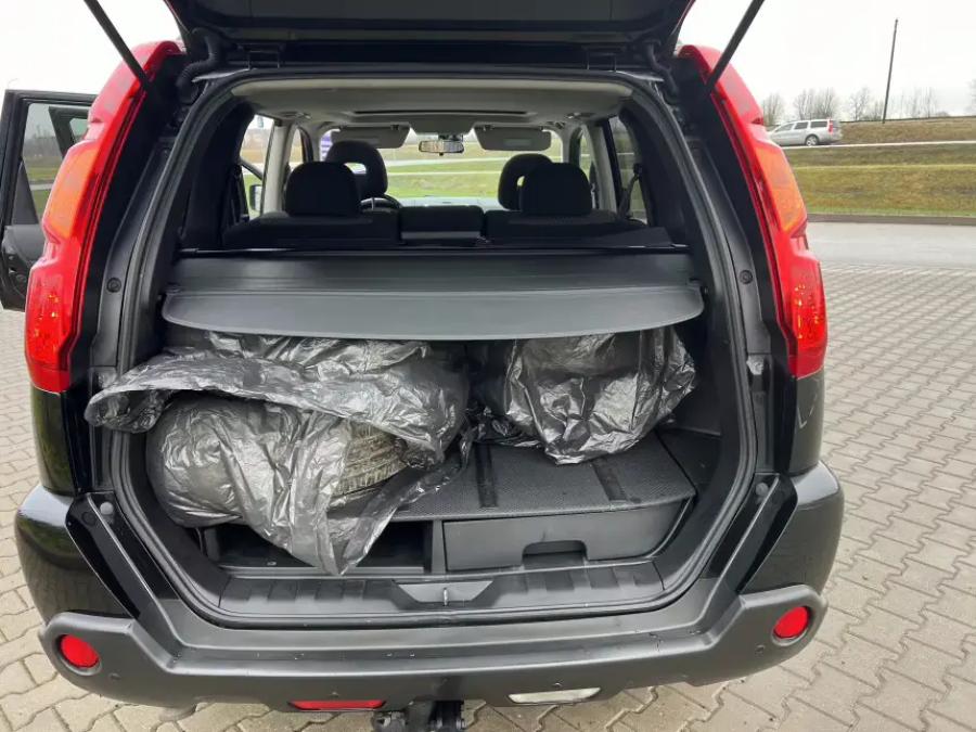 Black Nissan X-Trail 2010 in Jekabpils, with an engine capacity of 2.00 L and mileage of 278 thousand km for 6800 €, photo 15 on AUTOMOTO.COM.LV