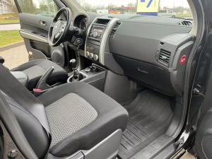 Black Nissan X-Trail 2010 in Jekabpils, with an engine capacity of 2.00 L and mileage of 278 thousand km for 6800 €, photo 16 on AUTOMOTO.COM.LV