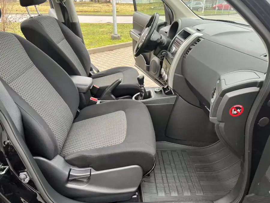 Black Nissan X-Trail 2010 in Jekabpils, with an engine capacity of 2.00 L and mileage of 278 thousand km for 6800 €, photo 17 on AUTOMOTO.COM.LV