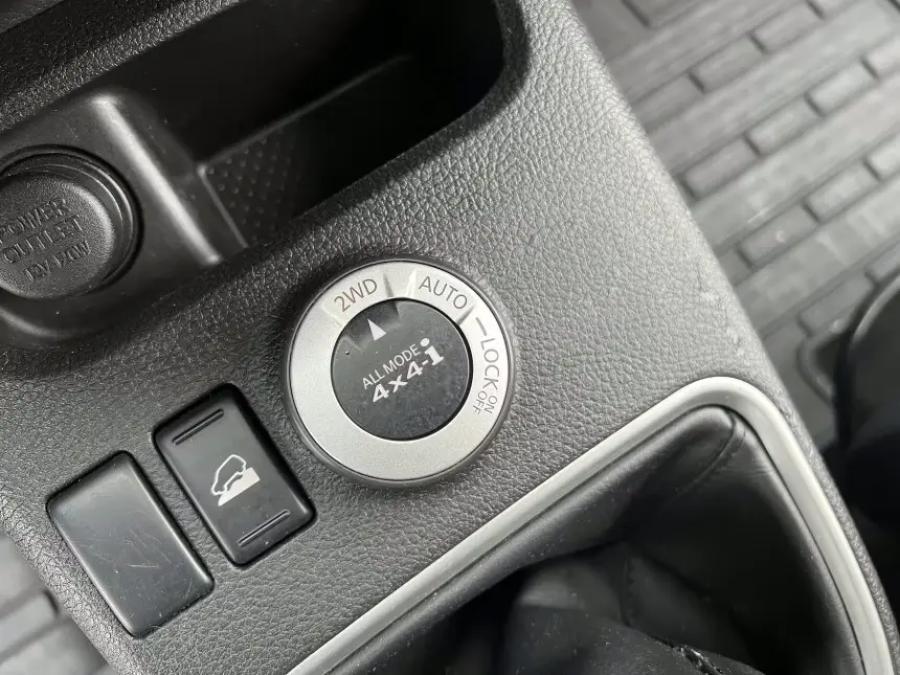 Black Nissan X-Trail 2010 in Jekabpils, with an engine capacity of 2.00 L and mileage of 278 thousand km for 6800 €, photo 25 on AUTOMOTO.COM.LV