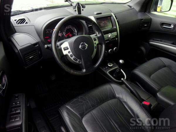 Black Nissan X-Trail 2011 in Riga, with an engine capacity of 2.00 L and mileage of 268 thousand km for 6800 €, photo 6 on AUTOMOTO.COM.LV