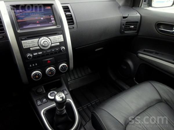 Black Nissan X-Trail 2011 in Riga, with an engine capacity of 2.00 L and mileage of 268 thousand km for 6800 €, photo 10 on AUTOMOTO.COM.LV