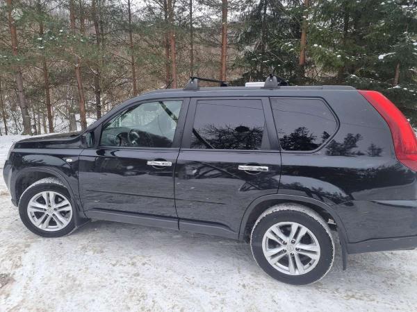 Black Nissan X-Trail 2011 in Kaunas, with an engine capacity of 2.00 L and mileage of 238 thousand km for 5900 €, photo 1 on AUTOMOTO.COM.LV
