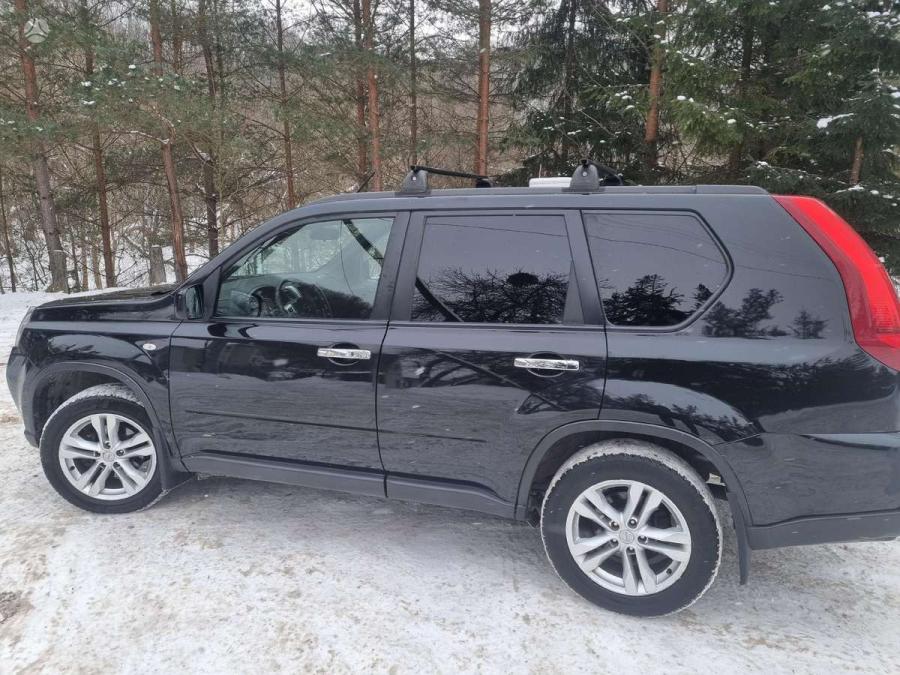 Black Nissan X-Trail 2011 in Kaunas, with an engine capacity of 2.00 L and mileage of 238 thousand km for 5900 €, photo 1 on AUTOMOTO.COM.LV