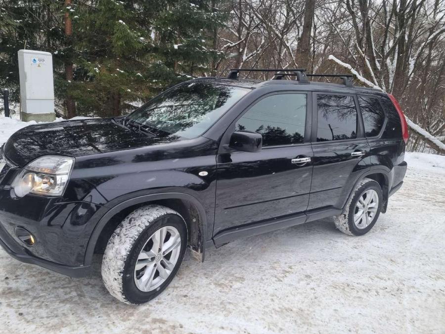 Black Nissan X-Trail 2011 in Kaunas, with an engine capacity of 2.00 L and mileage of 238 thousand km for 5900 €, photo 2 on AUTOMOTO.COM.LV