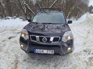 Black Nissan X-Trail 2011 in Kaunas, with an engine capacity of 2.00 L and mileage of 238 thousand km for 5900 €, photo 3 on AUTOMOTO.COM.LV