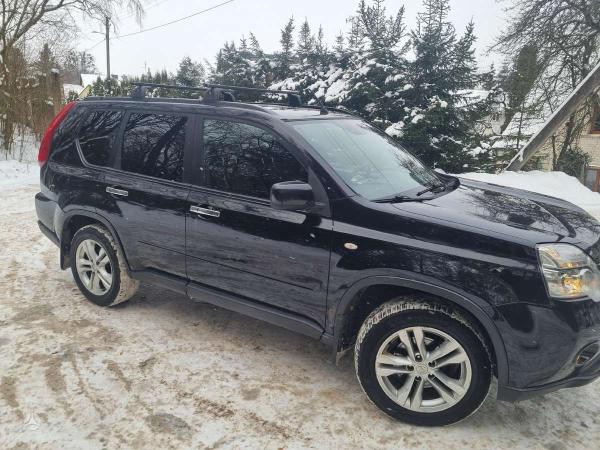 Black Nissan X-Trail 2011 in Kaunas, with an engine capacity of 2.00 L and mileage of 238 thousand km for 5900 €, photo 4 on AUTOMOTO.COM.LV