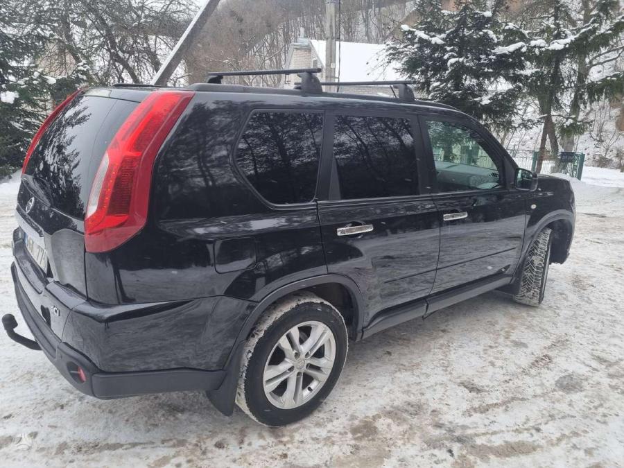 Black Nissan X-Trail 2011 in Kaunas, with an engine capacity of 2.00 L and mileage of 238 thousand km for 5900 €, photo 5 on AUTOMOTO.COM.LV