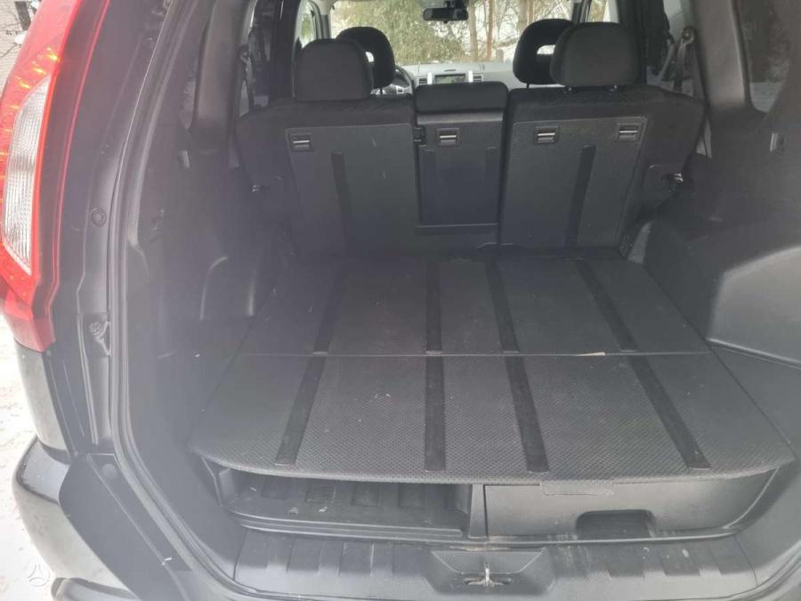 Black Nissan X-Trail 2011 in Kaunas, with an engine capacity of 2.00 L and mileage of 238 thousand km for 5900 €, photo 10 on AUTOMOTO.COM.LV
