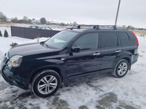 Black Nissan X-Trail 2011 in Kaunas, with an engine capacity of 2.00 L and mileage of 238 thousand km for 5900 €, photo 1 on AUTOMOTO.COM.LV