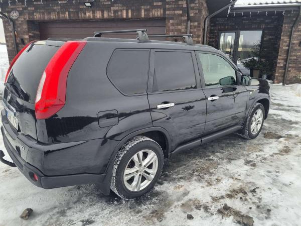 Black Nissan X-Trail 2011 in Kaunas, with an engine capacity of 2.00 L and mileage of 238 thousand km for 5900 €, photo 4 on AUTOMOTO.COM.LV