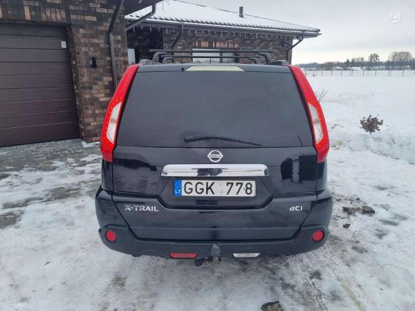 Black Nissan X-Trail 2011 in Kaunas, with an engine capacity of 2.00 L and mileage of 238 thousand km for 5900 €, photo 5 on AUTOMOTO.COM.LV