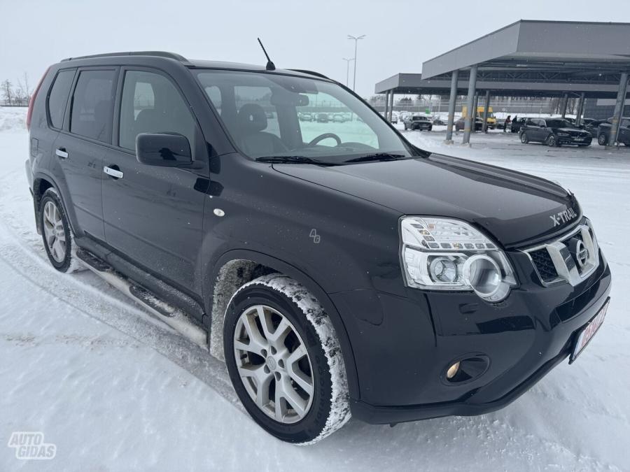 Black Nissan X-Trail 2011 in Siauliai, with an engine capacity of 2.00 L and mileage of 281 thousand km for 6250 €, photo 1 on AUTOMOTO.COM.LV