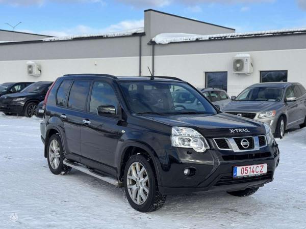 Black Nissan X-Trail 2011 in Siauliai, with an engine capacity of 2.00 L and mileage of 281 thousand km for 6400 €, photo 3 on AUTOMOTO.COM.LV