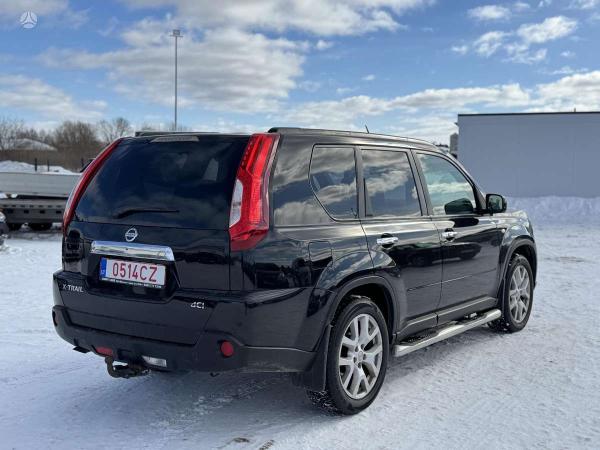 Black Nissan X-Trail 2011 in Siauliai, with an engine capacity of 2.00 L and mileage of 281 thousand km for 6400 €, photo 4 on AUTOMOTO.COM.LV