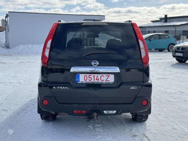 Black Nissan X-Trail 2011 in Siauliai, with an engine capacity of 2.00 L and mileage of 281 thousand km for 6400 €, photo 5 on AUTOMOTO.COM.LV