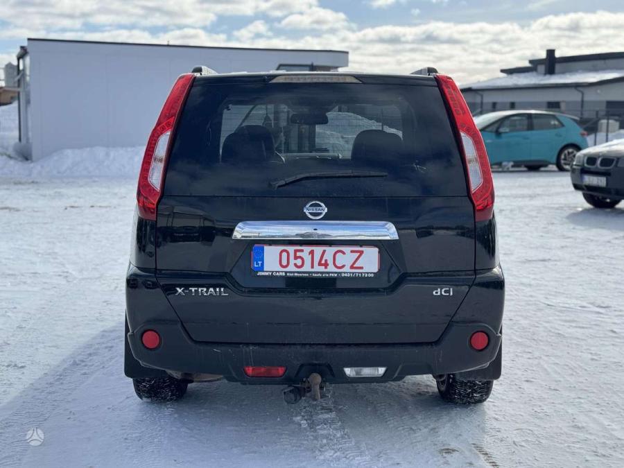 Black Nissan X-Trail 2011 in Siauliai, with an engine capacity of 2.00 L and mileage of 281 thousand km for 6400 €, photo 5 on AUTOMOTO.COM.LV