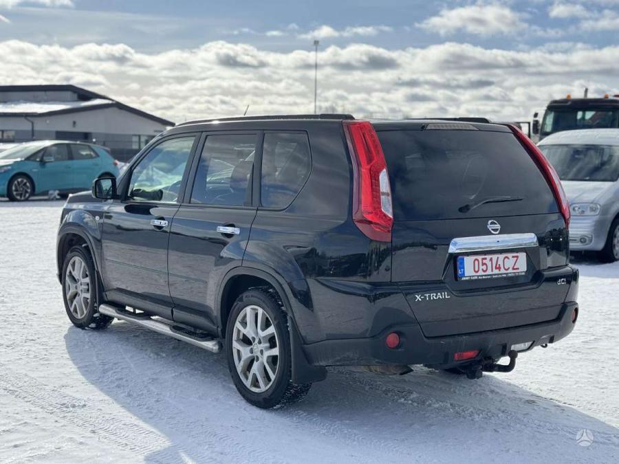 Black Nissan X-Trail 2011 in Siauliai, with an engine capacity of 2.00 L and mileage of 281 thousand km for 6400 €, photo 6 on AUTOMOTO.COM.LV