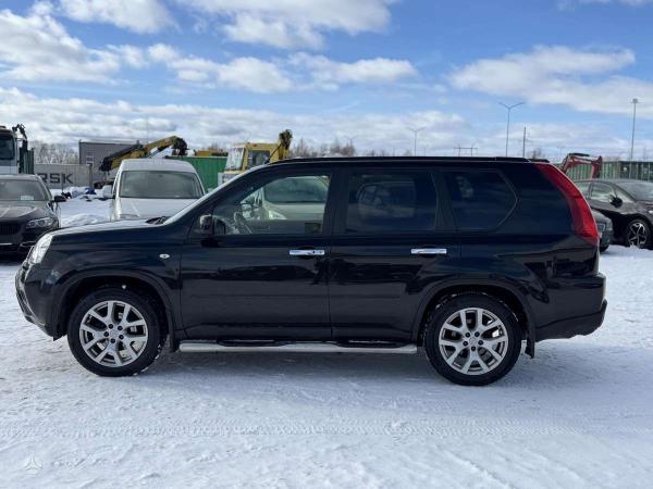 Black Nissan X-Trail 2011 in Siauliai, with an engine capacity of 2.00 L and mileage of 281 thousand km for 6400 €, photo 8 on AUTOMOTO.COM.LV