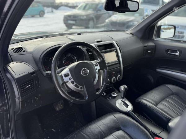 Black Nissan X-Trail 2011 in Siauliai, with an engine capacity of 2.00 L and mileage of 281 thousand km for 6400 €, photo 10 on AUTOMOTO.COM.LV